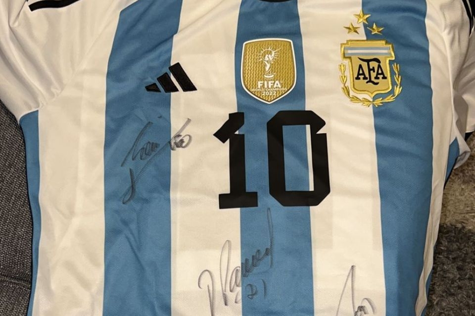 La camiseta firmada de Messi, el regalo en el Torneo Diego Barisone