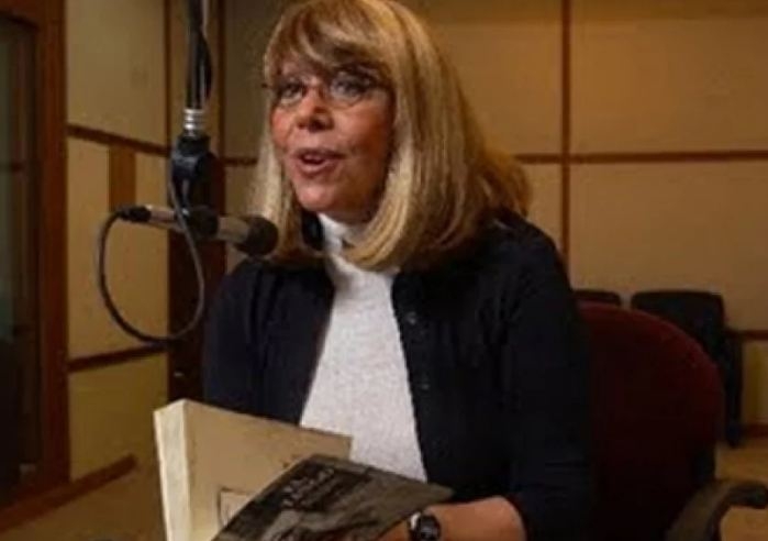 Nora Perlé y su vida frente a un micrófono